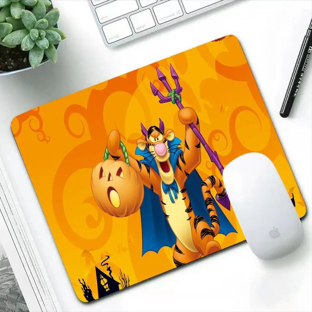 Winnie the Pooh Rubber Mouse Pad Small Size PC Gamer Computer Durable ...