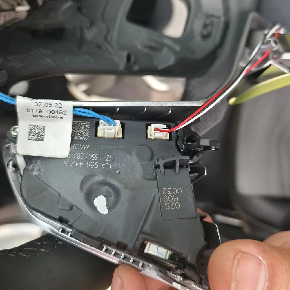 The-fourth-generation-2Q0-lane-keeping-steering-wheel-departure-KLR ...