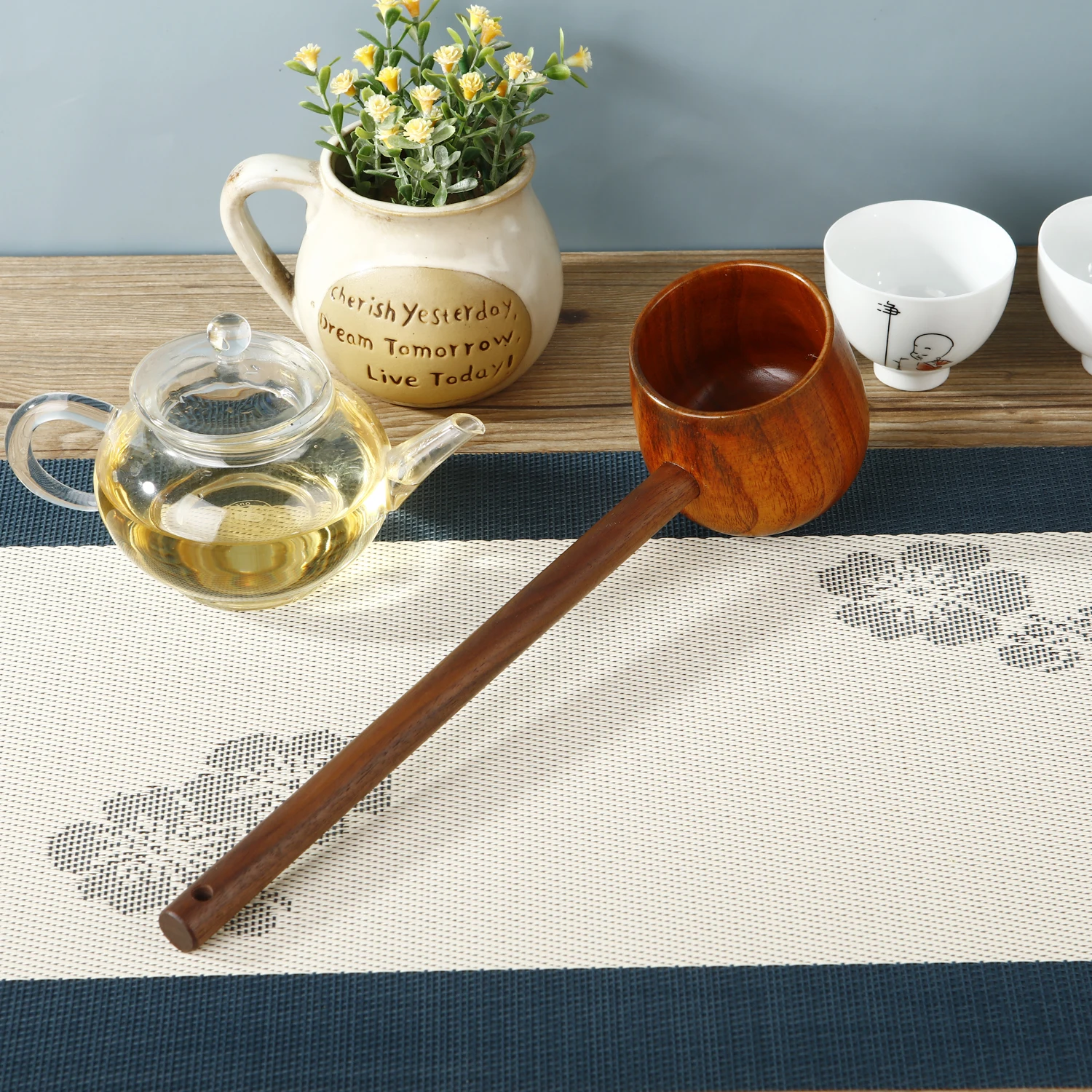 Natural-Wooden-Bath-Spoon-Water-Ladle-with-Long-Handle-Water-Scoop-Take ...