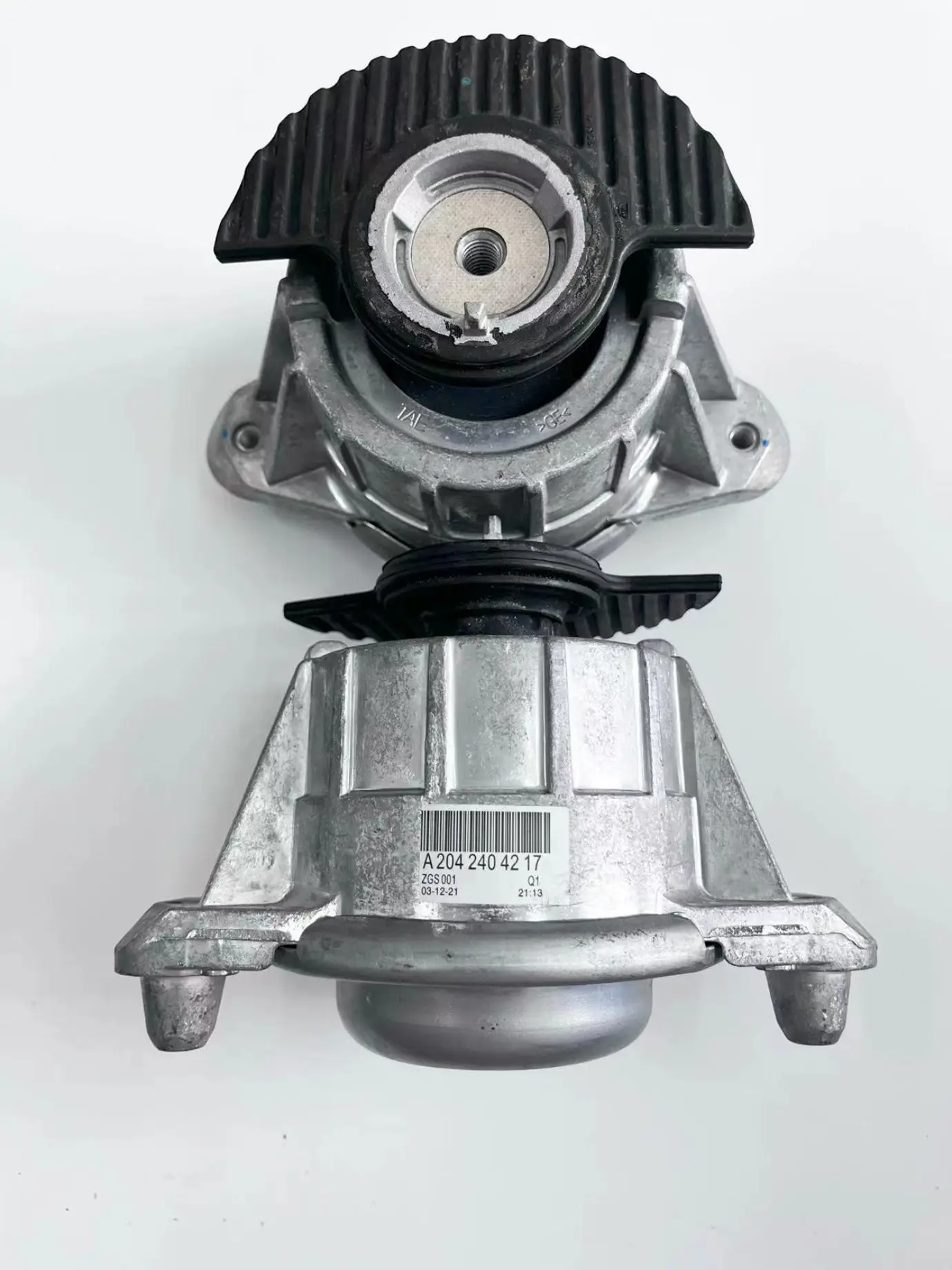 2042404217-2042404317-is-suitable-for-the-engine-bracket-of-W204-of ...