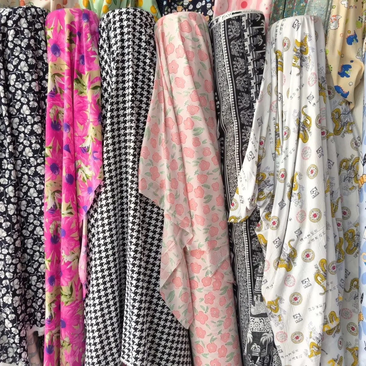 Fashion Printed Flower Rayon Fabric By Meter for Pajamas Dresses ...
