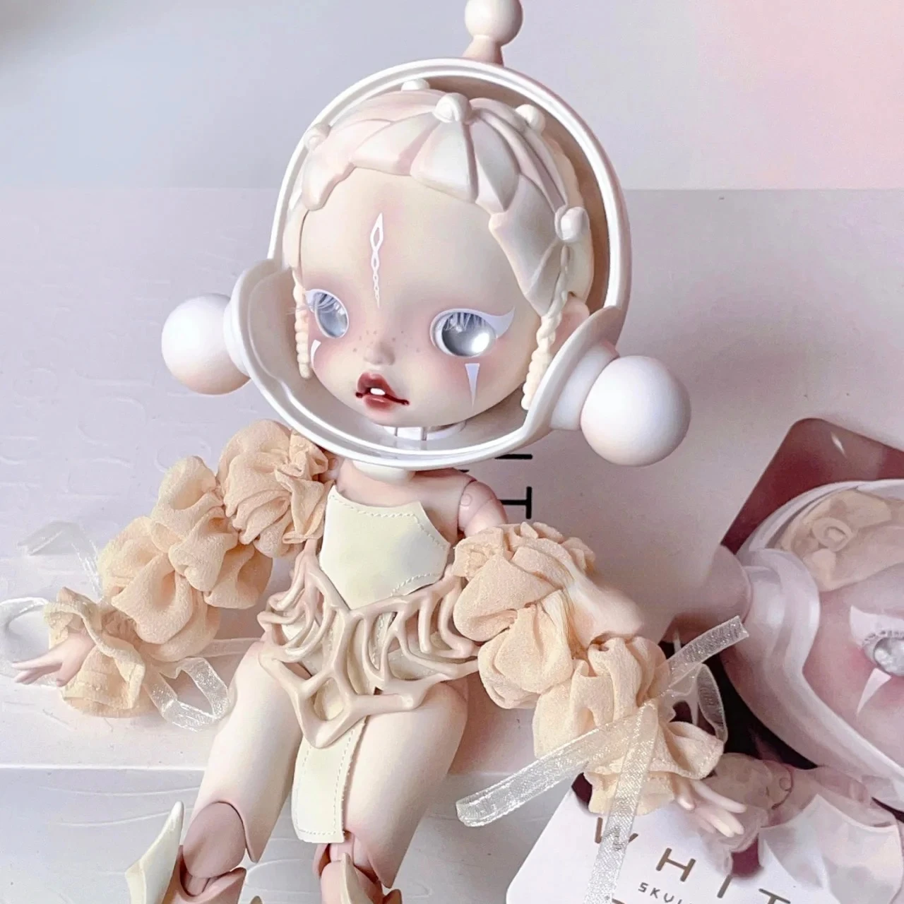 POPMART-SkullPanda-White-Dew-BJD-Doll-Futuristic-Look-SP-Action-Figure ...