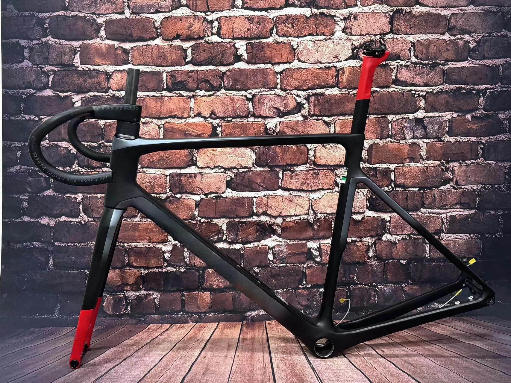HOT-2024-New-V4Rs-T1100-Carbon-Road-Bike-Frame-Red-And-Black-Coating ...