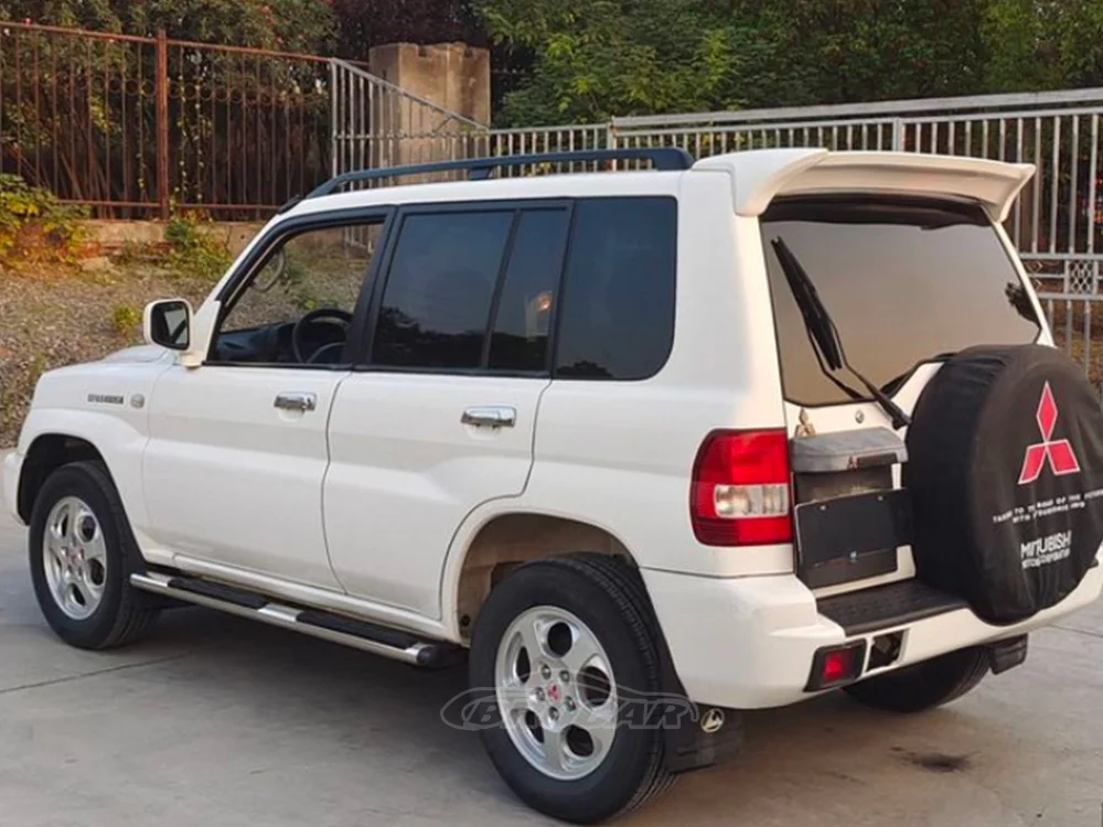 For-Mitsubishi-Pajero-IO-2004-2013-ABS-Plastic-carbon-fiber-look-Rear ...