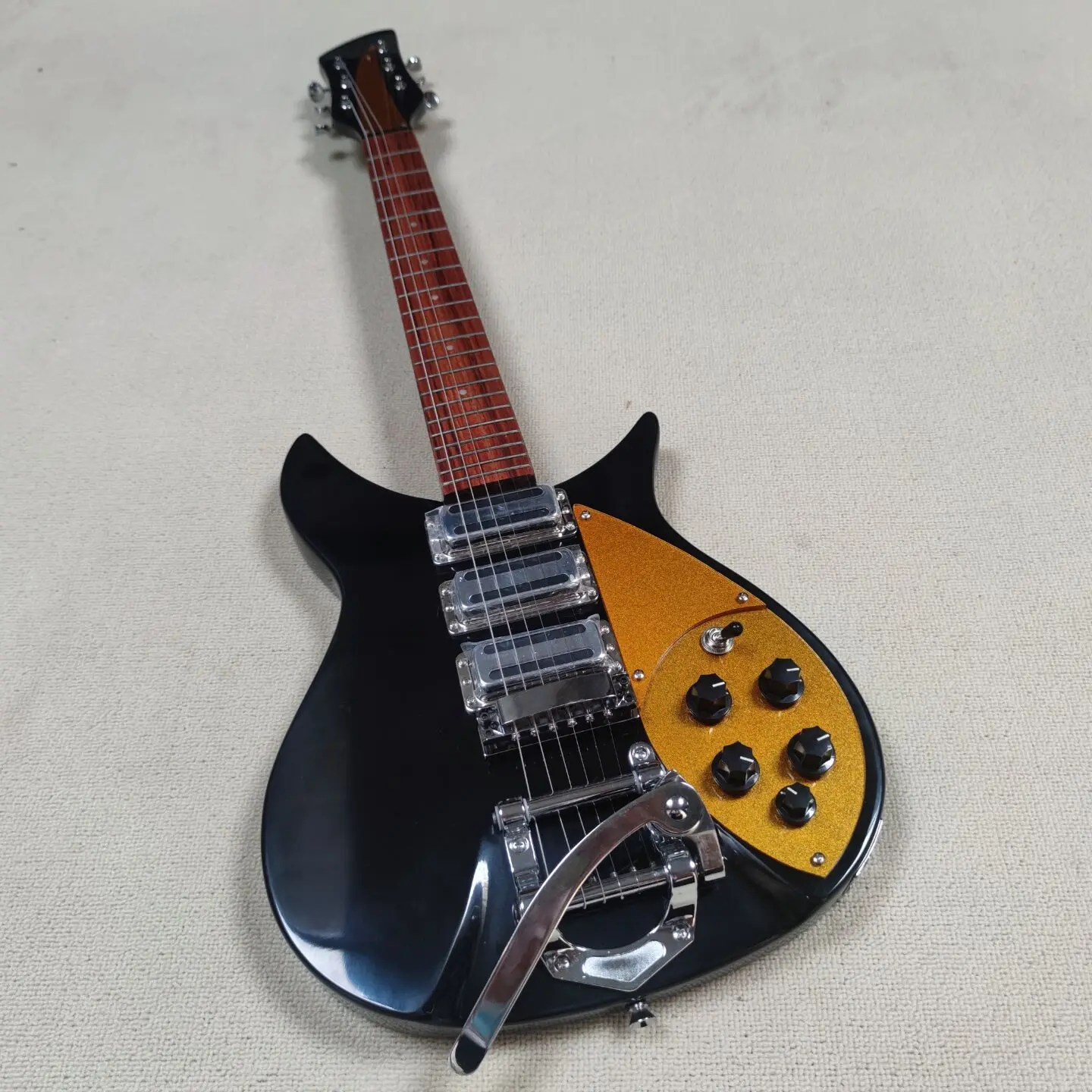 Rickenbacker-325-Electric-Guitar-With-Tremolos-System-Bridge-Black ...