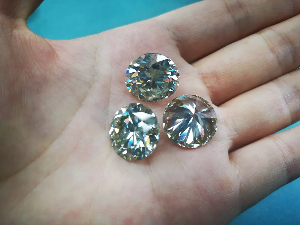 Moissanite Diamond Comparison