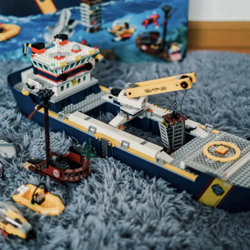 Science-and-technology-cruise-ship-sea-exploration-ship-745pcs-ship ...