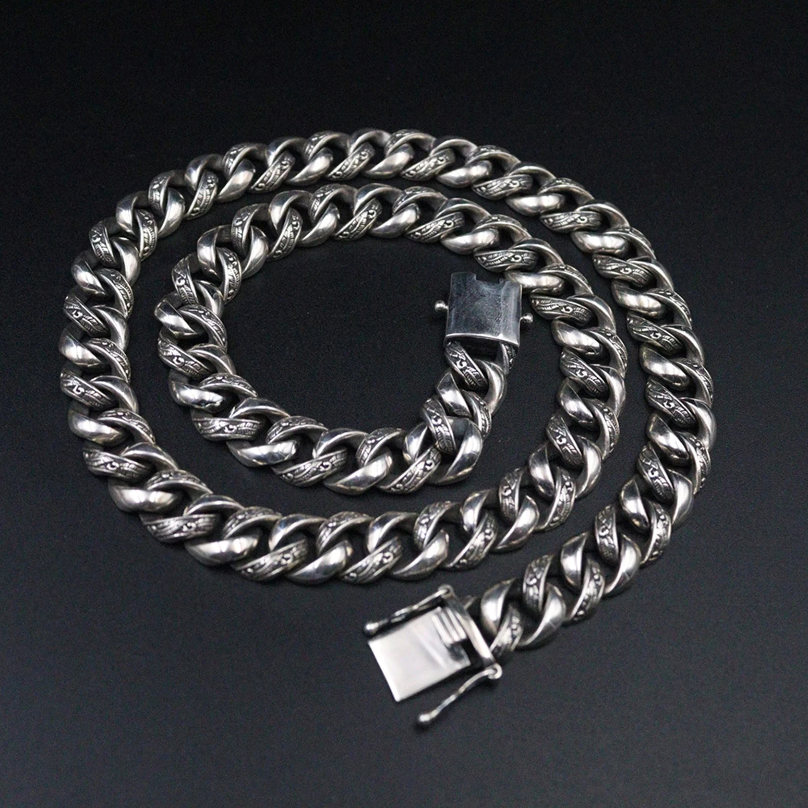 8 Mejores Cadenas De Plata Gruesas Para Mujer: La Clave Para Un Look ...