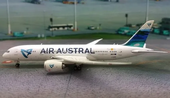 B787-8-Dreamliner-Air-Austral-F-OLRC-1-400-B787-8-Phoenix-Models-11265 ...