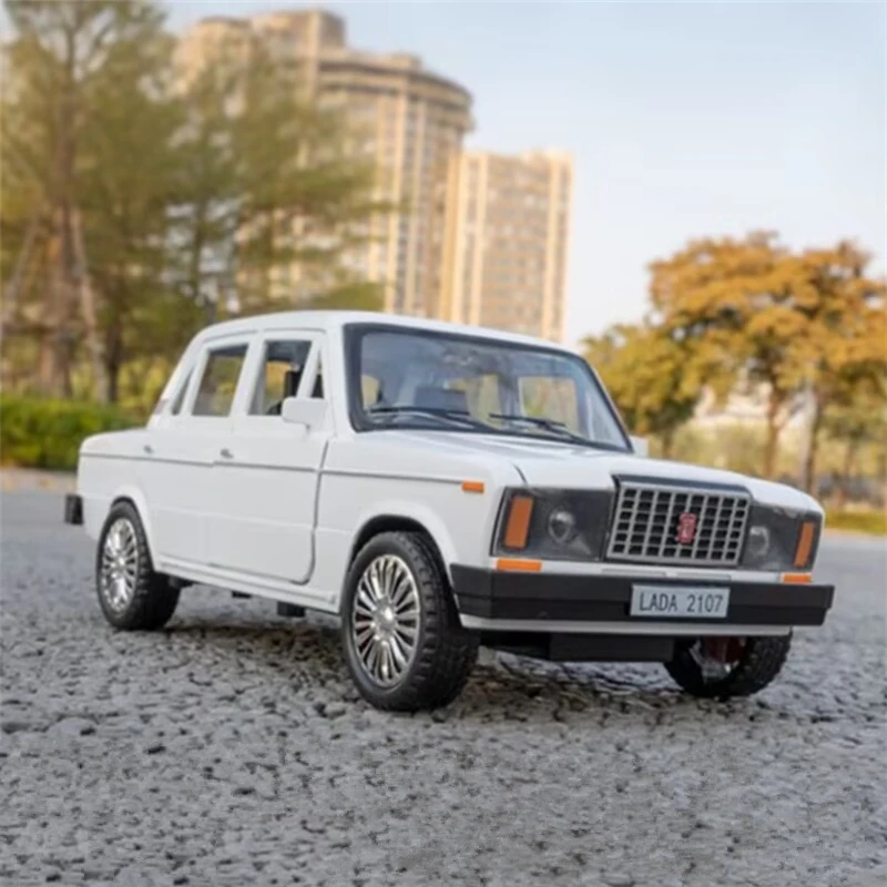 1/18 LADA 2107 Classic Car Alloy Car Model Diecast Metal Vehicles Car ...