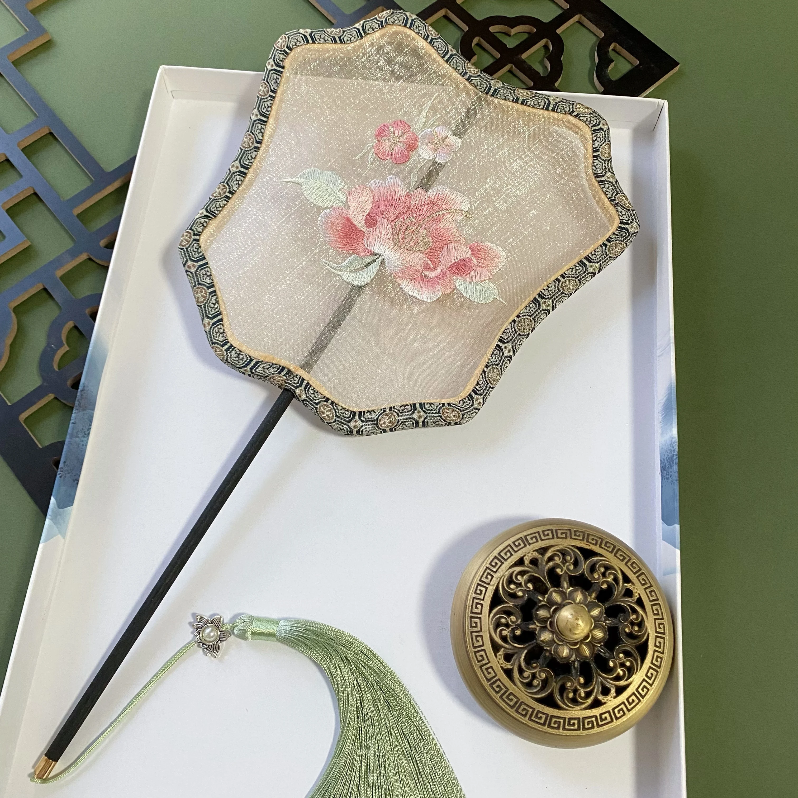 Large-Lacquered-Round-Fan-embroidery-broderie-Han-Chinese-Clothing ...