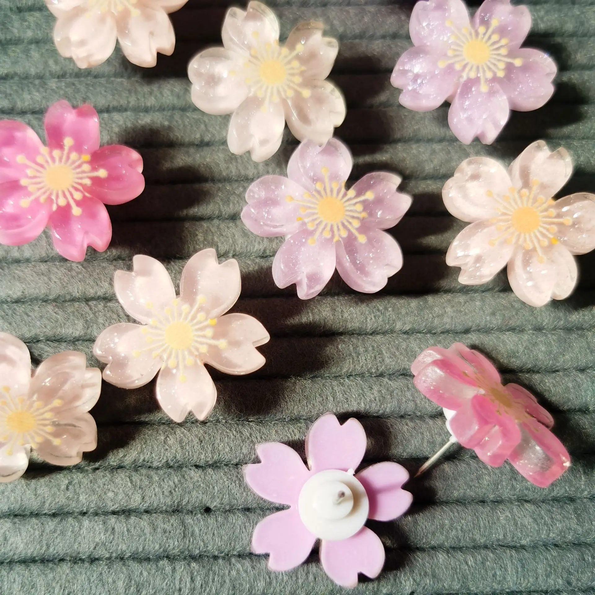 30pcs-Thumbtack-Pins-Flower-Shape-Resin-Cherry-Blossoms-Push-Pins-Cork ...