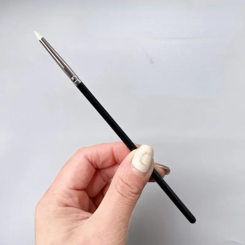 Tapered-Detail-Eyeshadow-Brush-Natural-Goat-Hair-Pointed-Crease-Brush ...