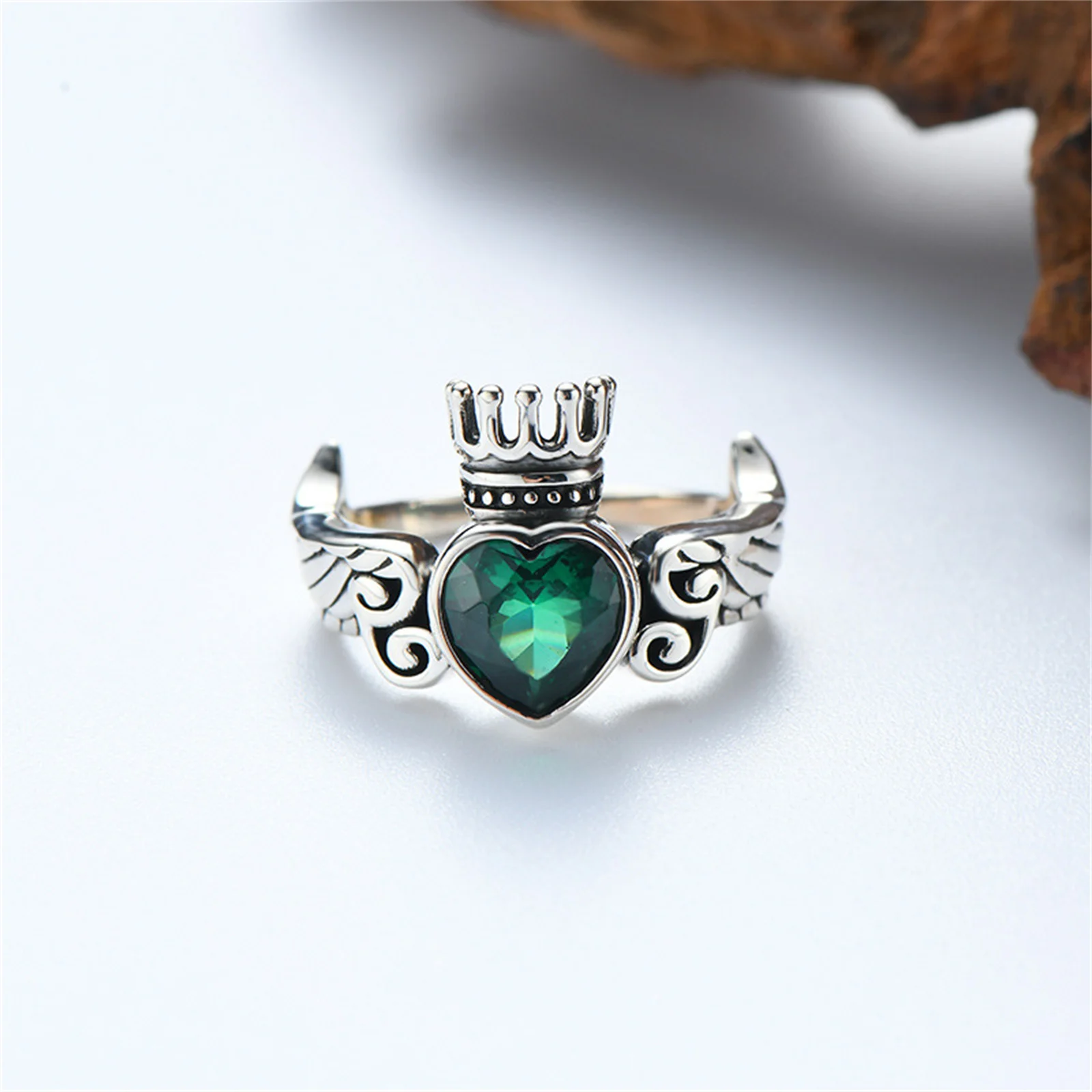 Green Claddagh Symbol