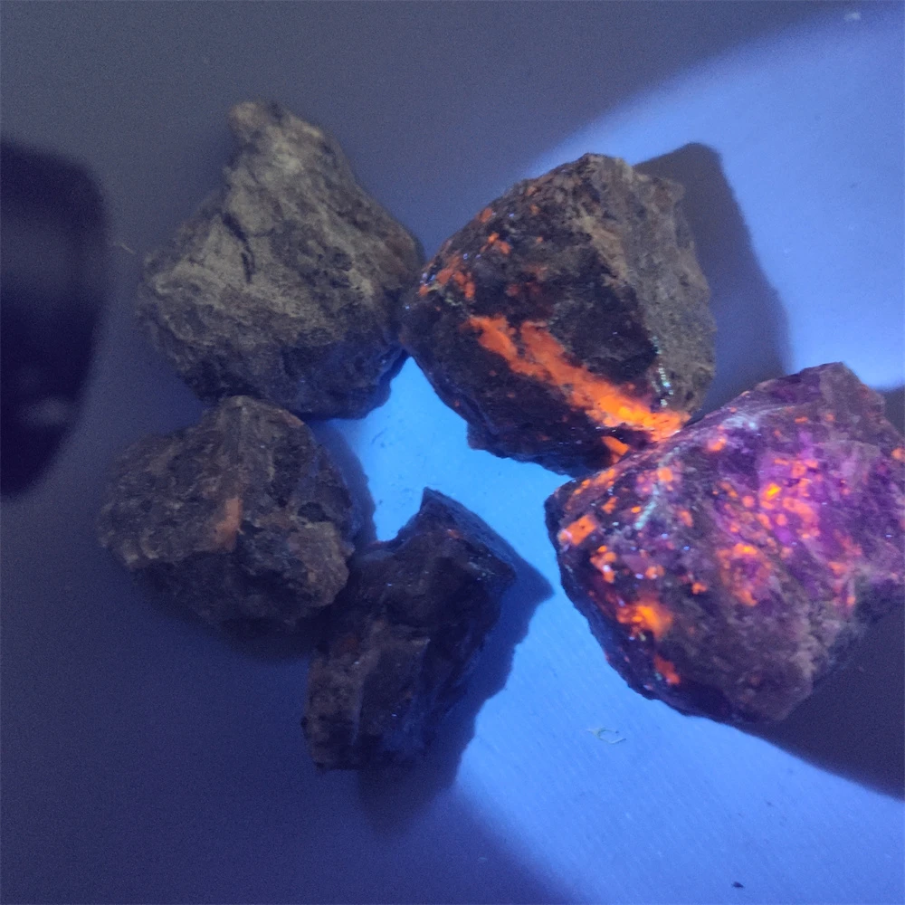 Natural Flame Fire Stone Syenite Containing Fluorescent Sodalite ...