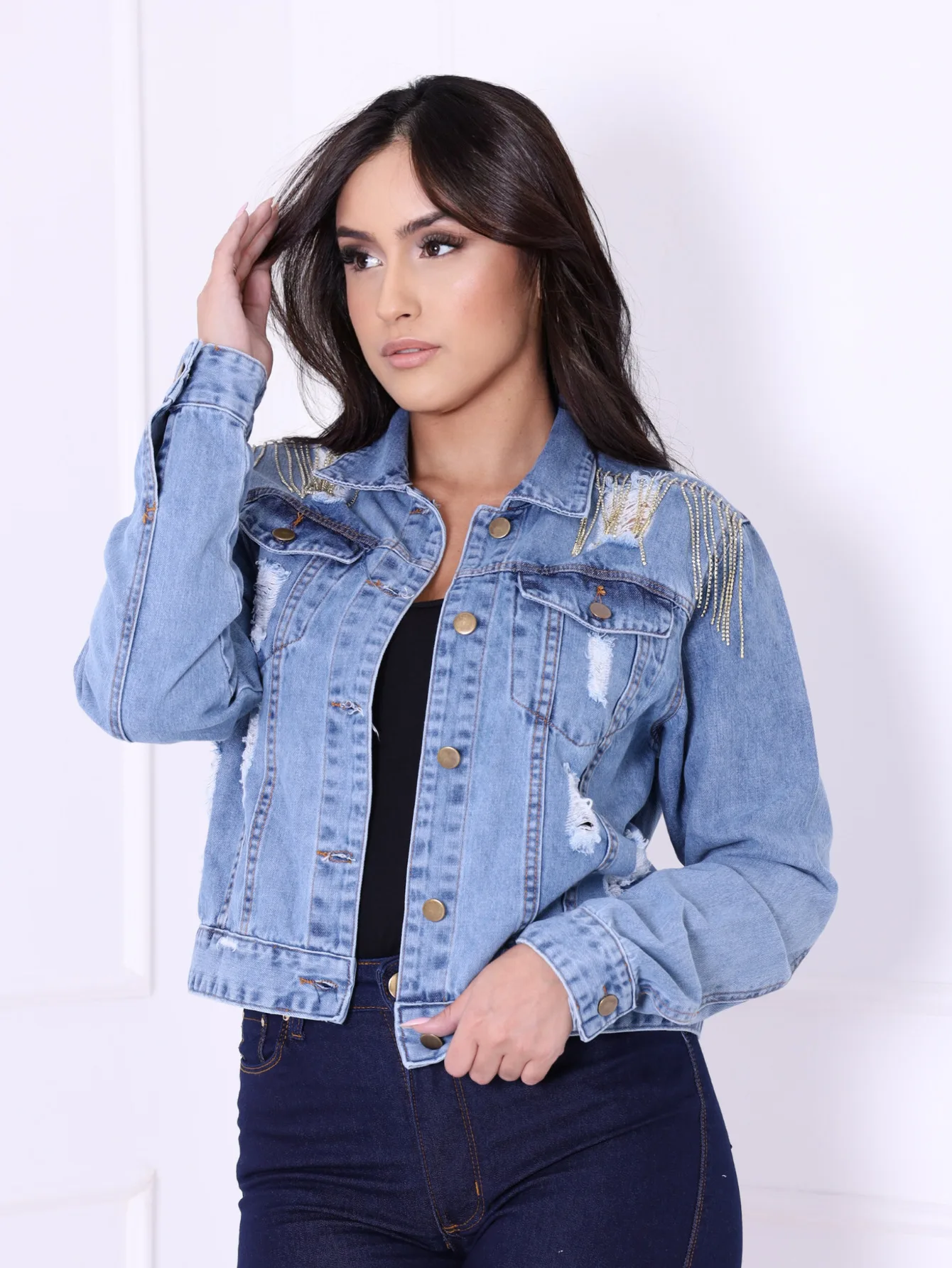 Jaqueta-Feminina-Jeans-Claro-Laz-li-com-Detalhe-de-Rasgo-e-Franja.jpg
