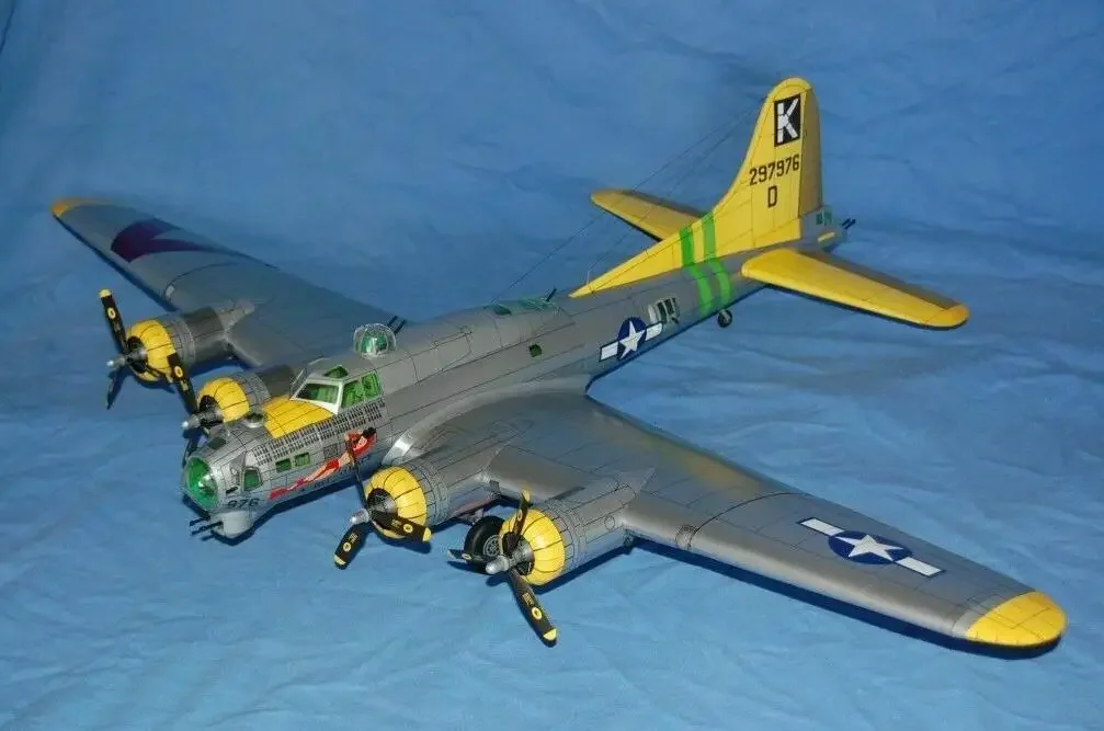 1-47-Scale-Boeing-B-17-Flying-Fortress-Heavy-bomber-Handcraft-Paper ...