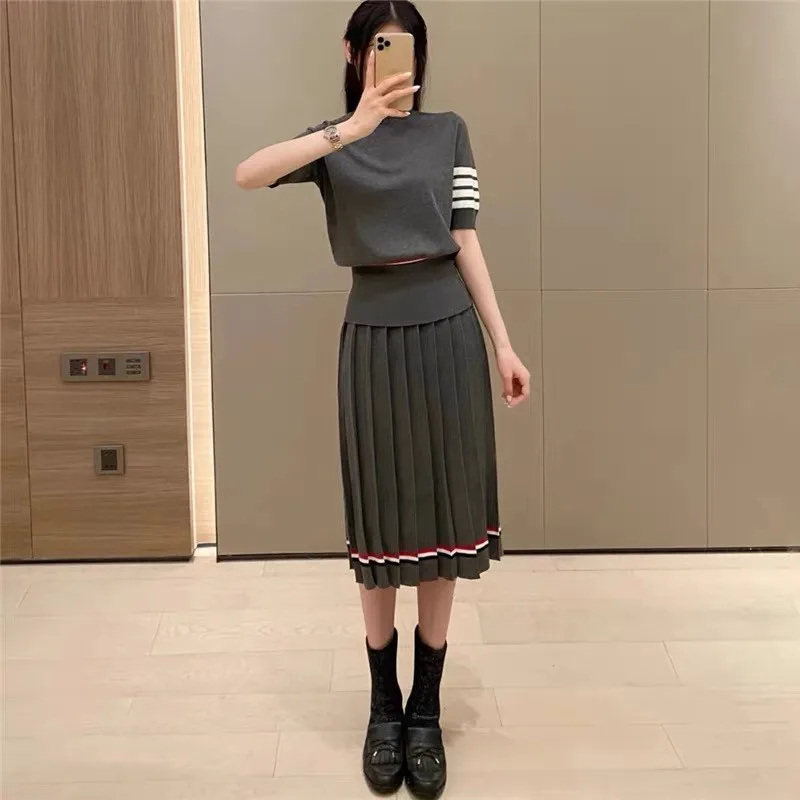 Haut-manches-courtes-et-jupe-pliss-e-trap-ze-pour-femme-style-coll-ge ...