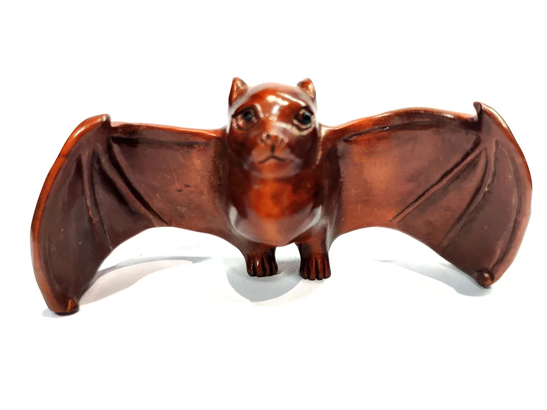 Q4405-2-Hand-Carved-Japanese-Boxwood-Netsuke-Pretty-Bat.jpg