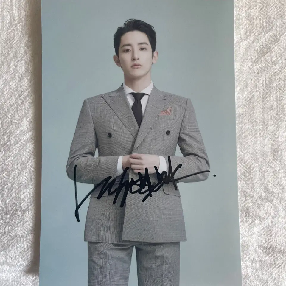 Soo-hyuk-Lee-Hyuk-soo-Lee-Signature-Photo-Hand-Signed-Photo.jpeg