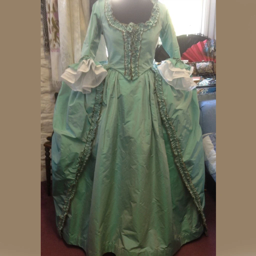 Robe-de-Bal-de-la-Cour-Royale-des-Ann-es-1770-D-guisement-de-Marie ...