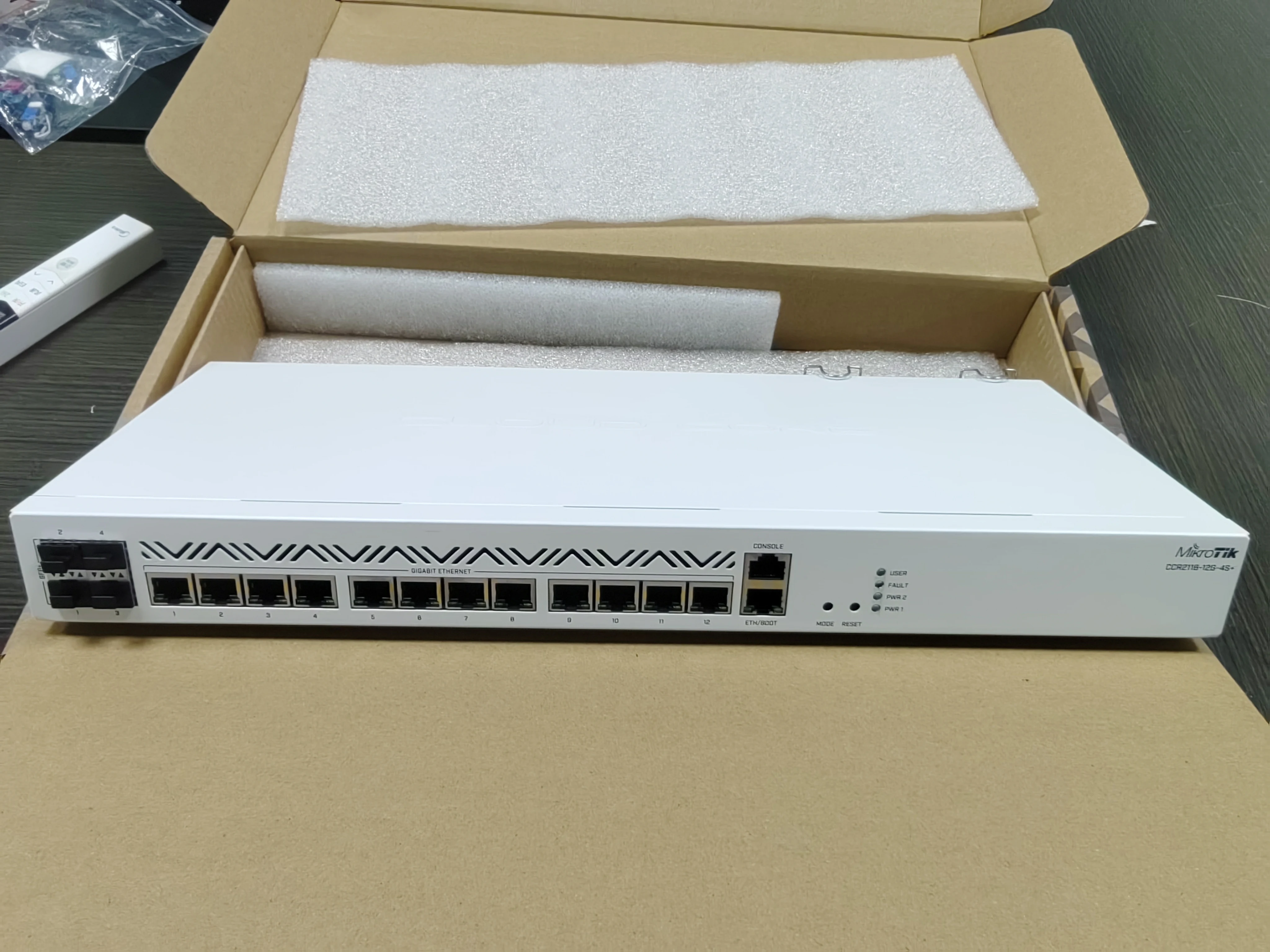 MIKROTIK-Router-CCR2116-12G-4S-4x10G-SFP-16GB.jpg