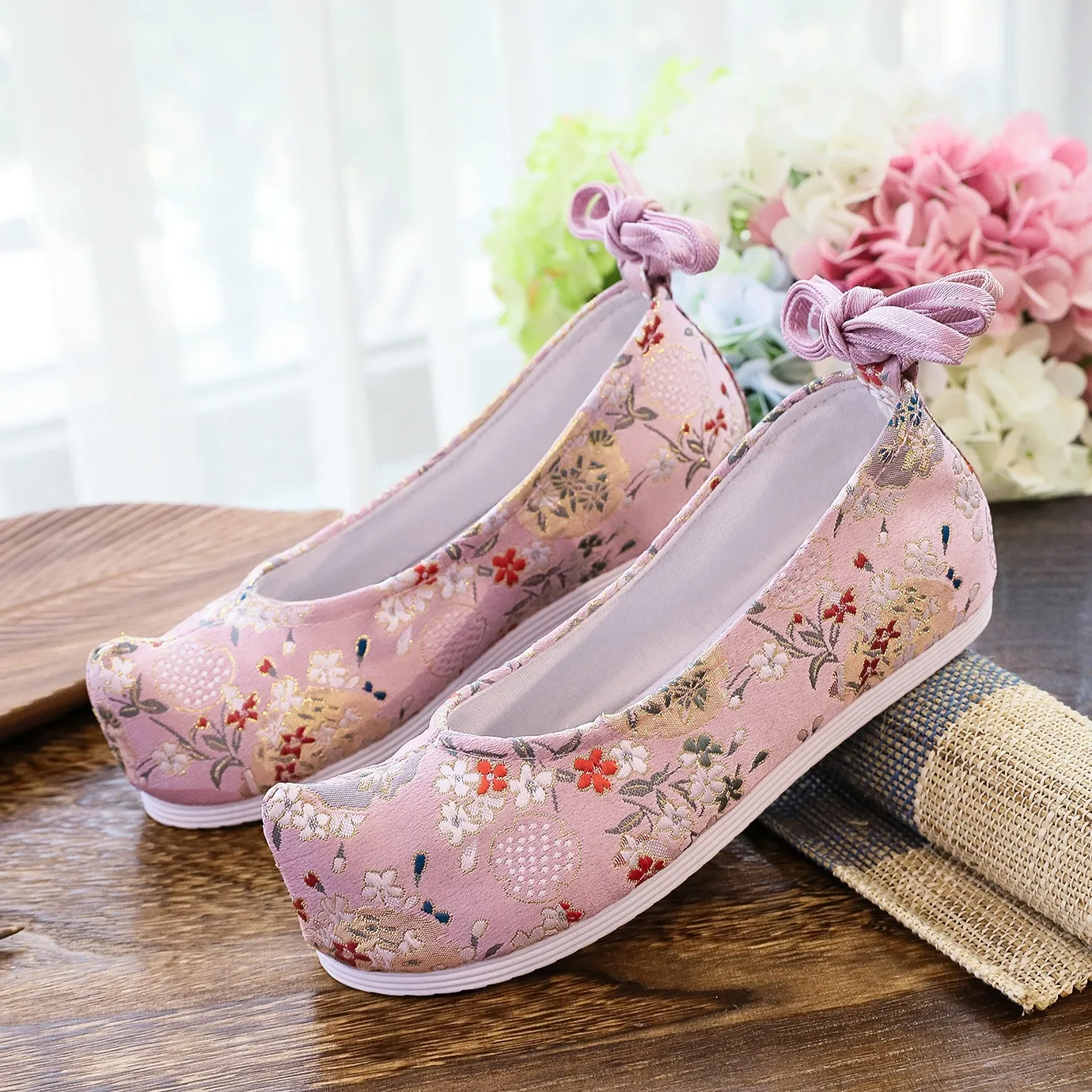 Hanfu-Shoes-Female-Embroidered-Ancient-Chinese-Traditional-Women-Shoes.jpg