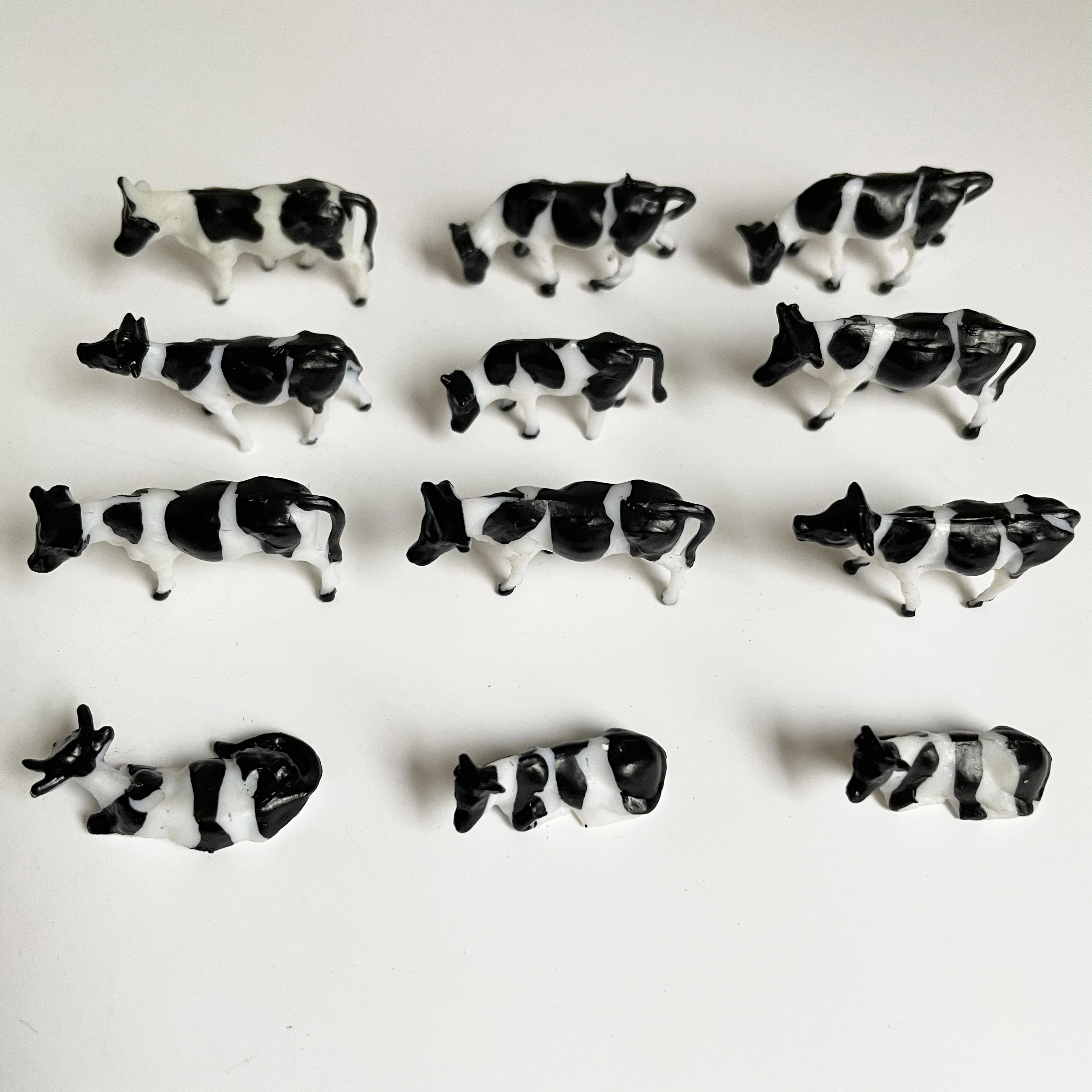 10pcs-1-87-Scale-HO-OO-Gauge-00-Model-Railway-Black-White-Cows.jpg