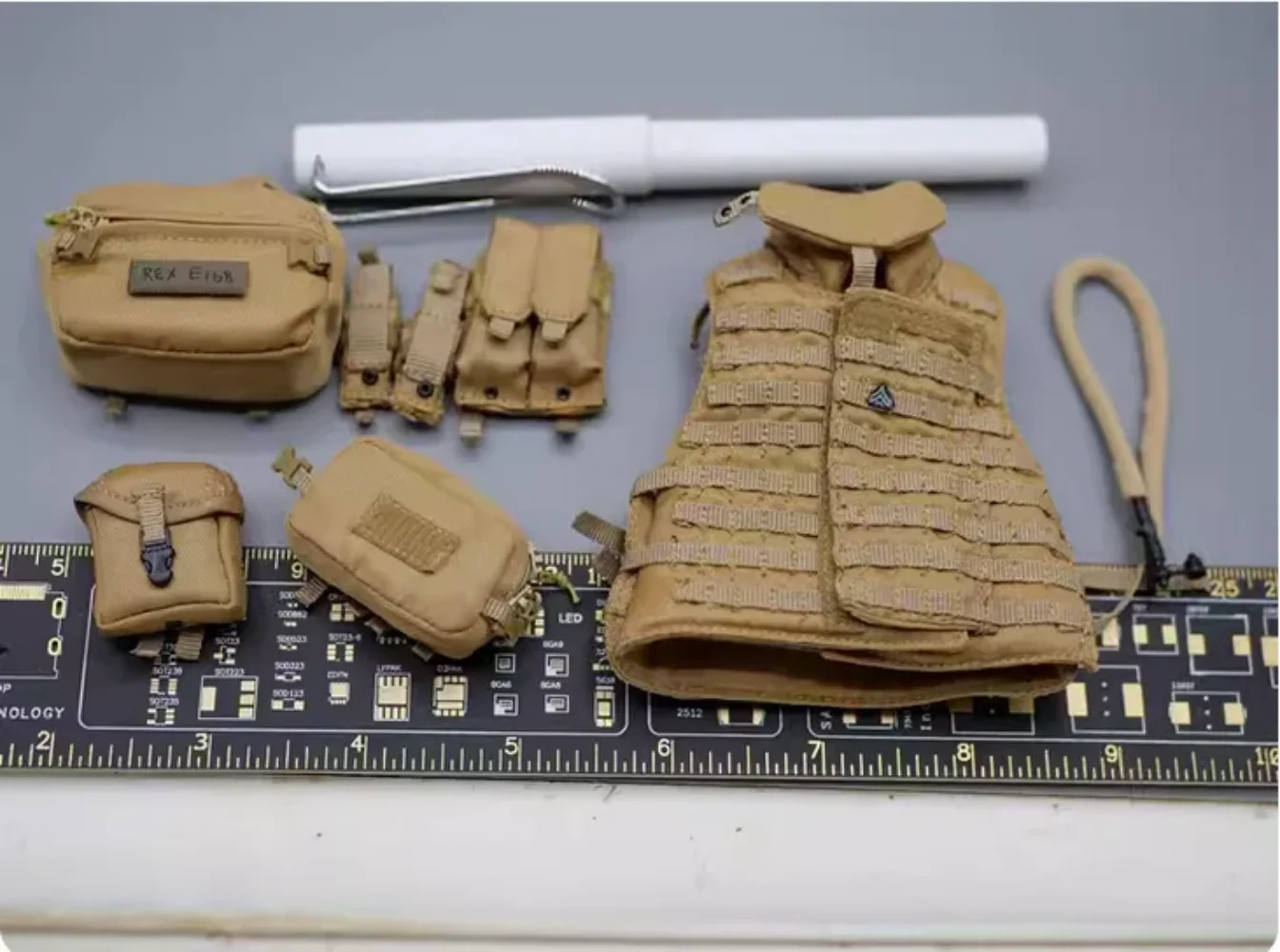 FS-73042-1-6-Soldier-Marine-Corps-USMC-Female-Dog-handler-Vest-Bags ...