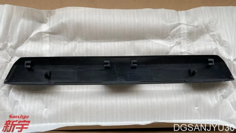 PAJERO V80V90W GARNISH,BACK DOOR LICENSE PLATE,UPR 6430A106XA