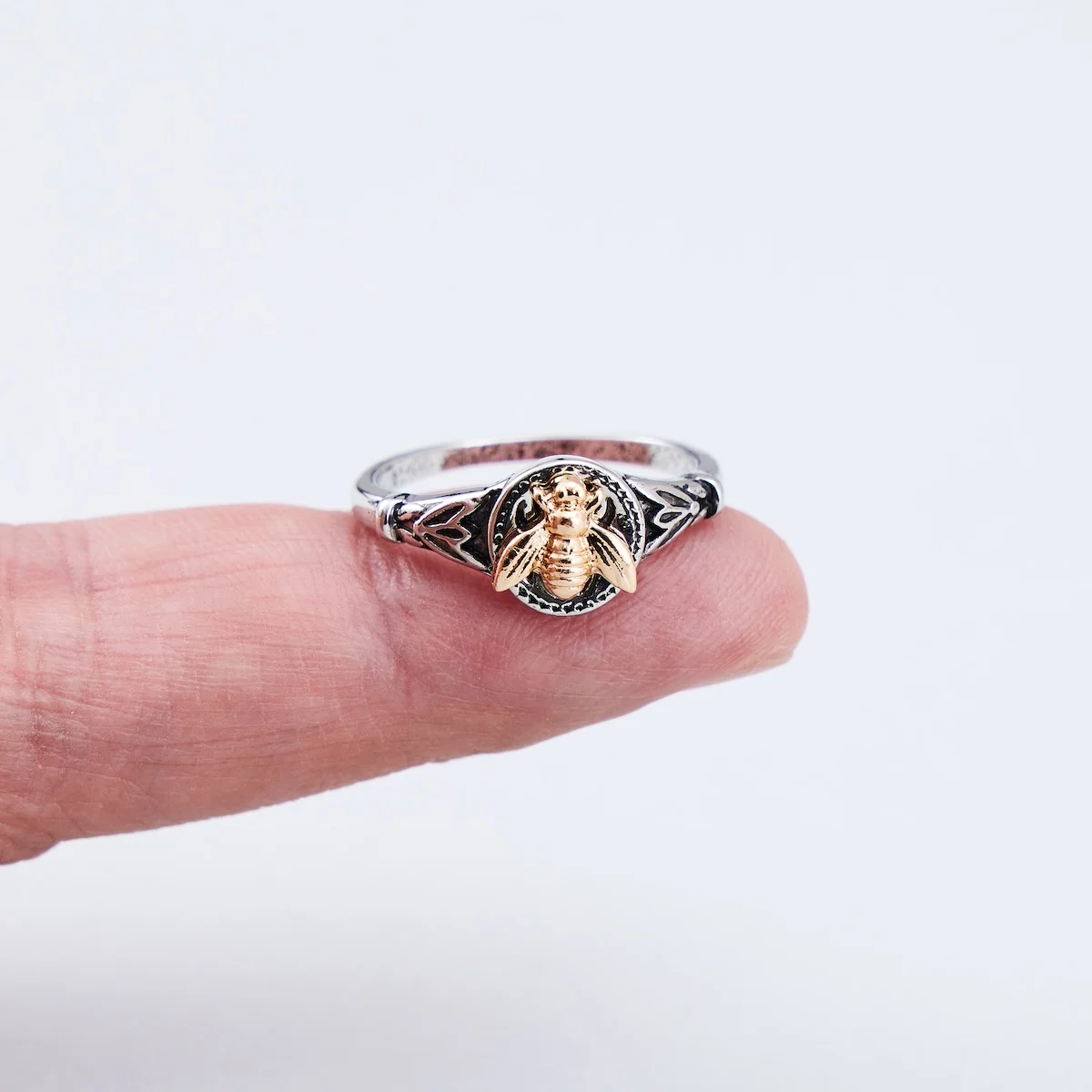 Simple-Design-New-Bee-Rings-for-Women-Vintage-Charm-Trend-Insect-Ladies ...