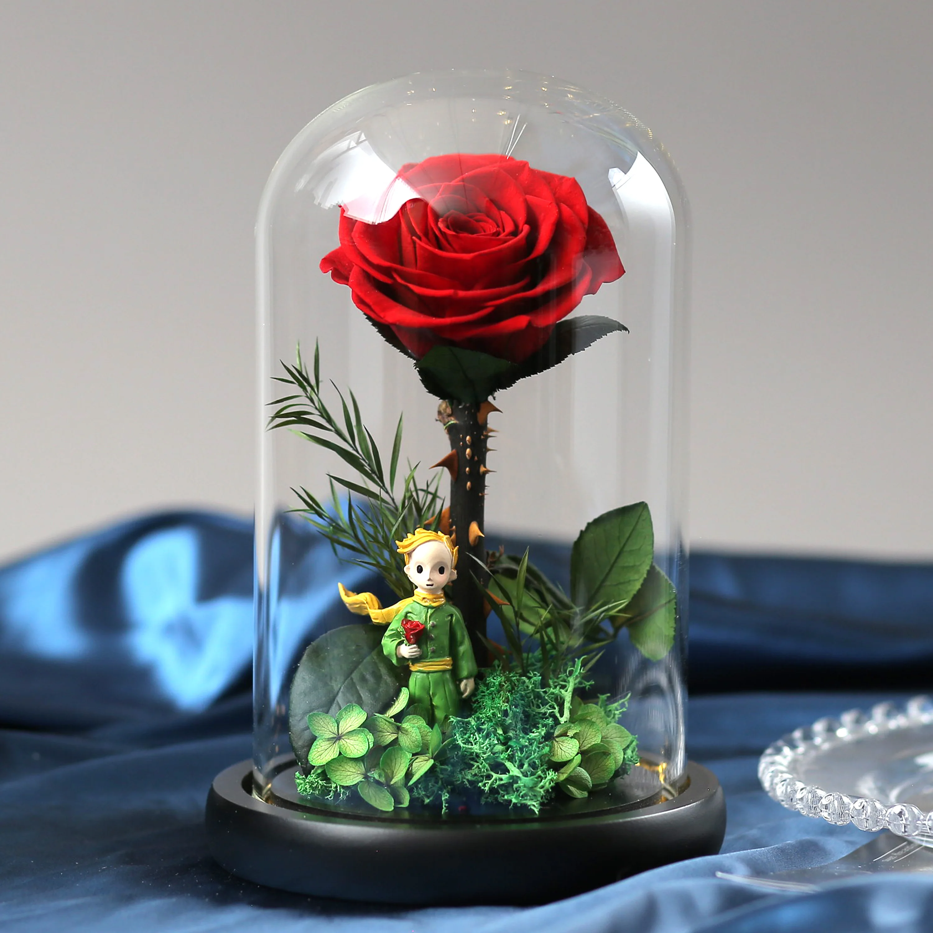 Rosa-eterna-Principito-y-clavel-conservado-Gypsophila-en-c-pula-de ...