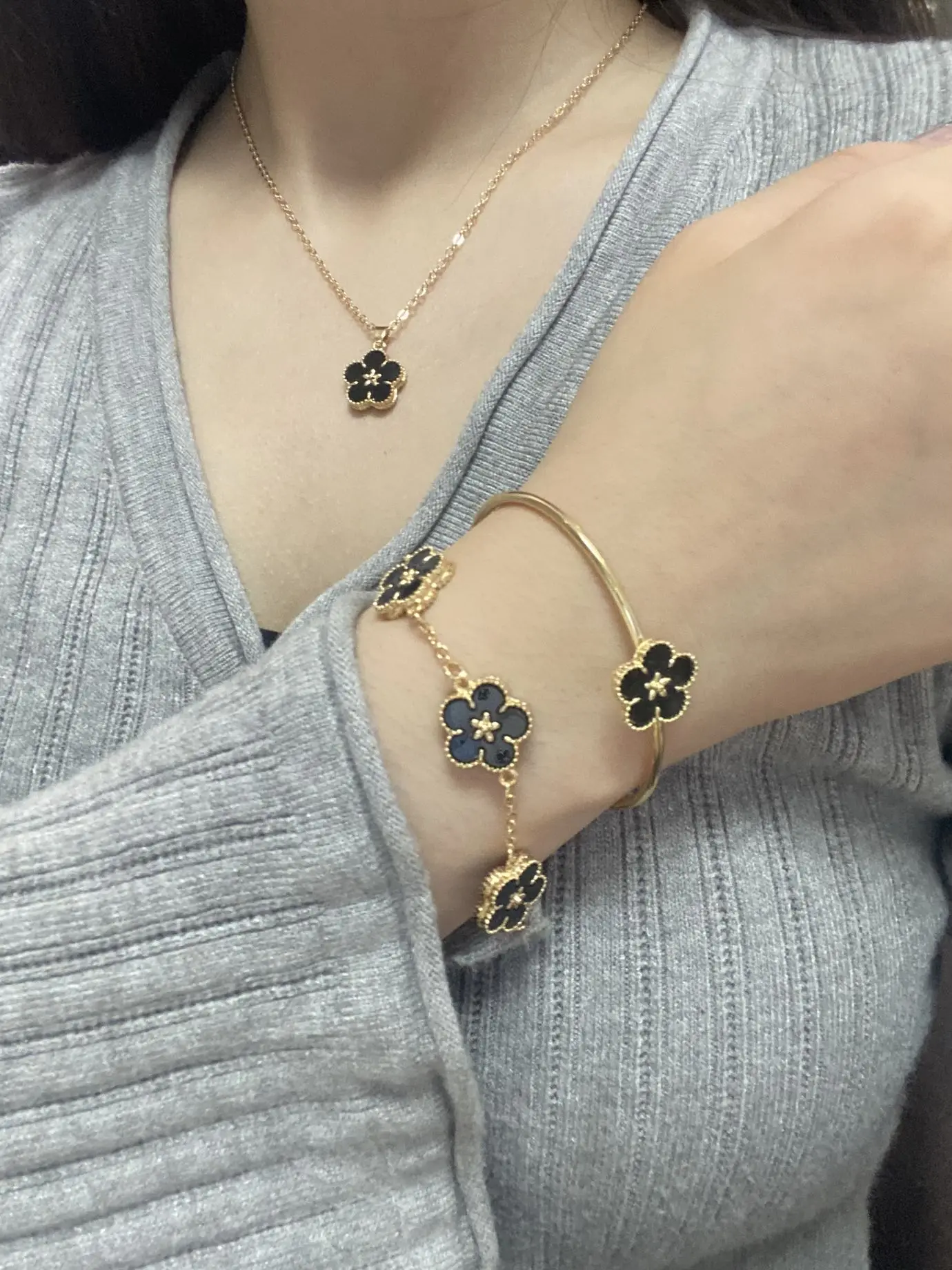 A-set-of-plum-blossom-necklace-jewelry-set-personalized-fashionable-and ...