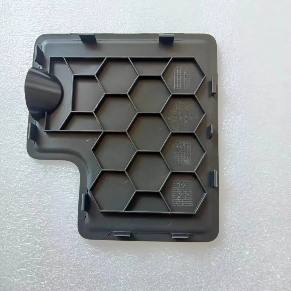 For-Mercedes-Benz-W205-W213-W253-C180-C200-C260-Cover-of-The-Fuse-Box ...