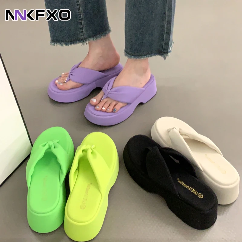 여성용 플립 플롭 캔디 플리츠 신발 새로운 와일드 아웃도어 플랫 슬리퍼 여성 캐주얼 홈 여름 슬라이드 여성 신발 2022