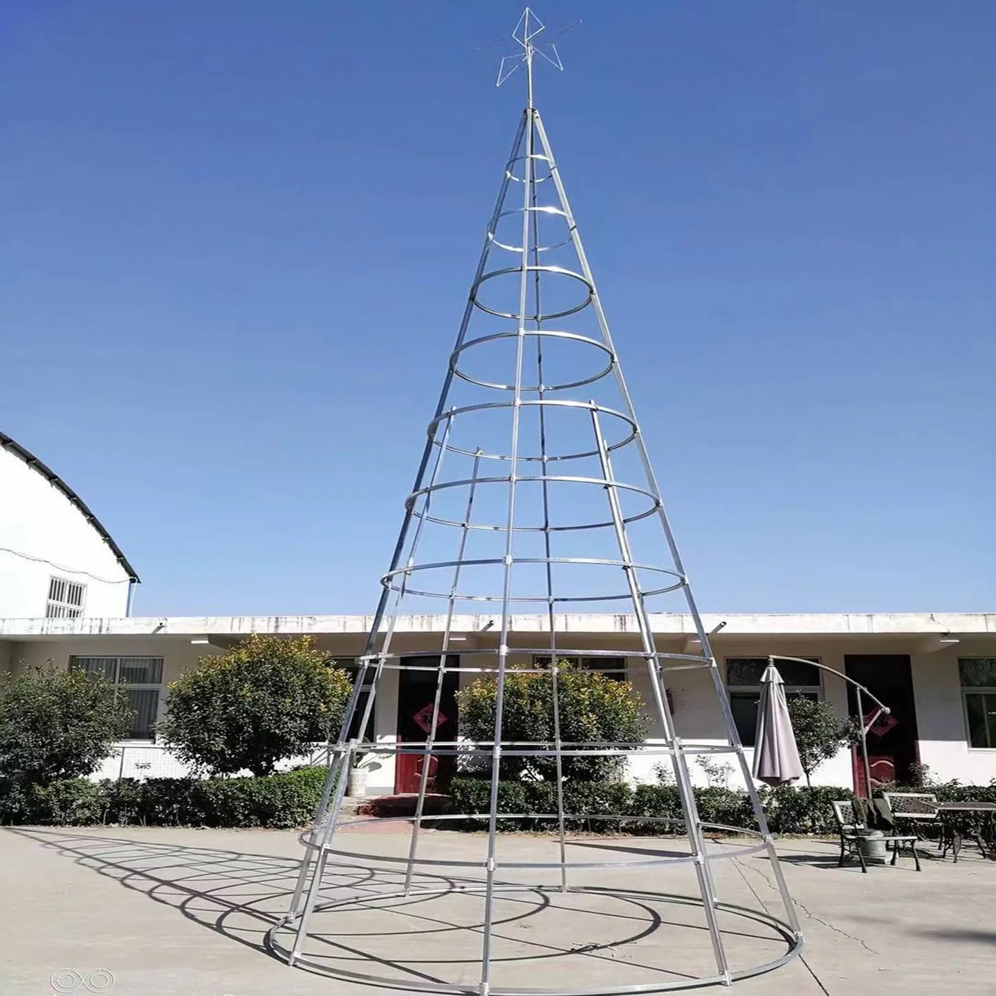 Outdoor Christmas Tree Frames