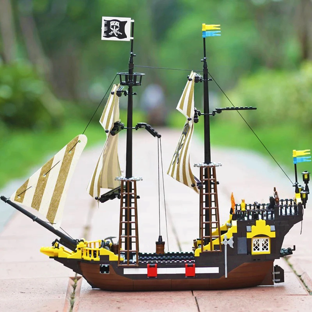 Enlighten Pirate Ship Building Blocks Medieval Black Pearl Sailboats ...