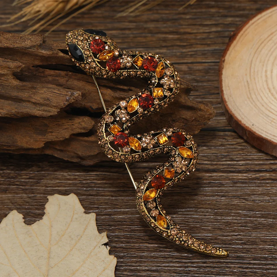 Vintage-Alloy-Inlaid-With-Diamonds-Snake-Shaped-Brooch-Hollowed-Out ...