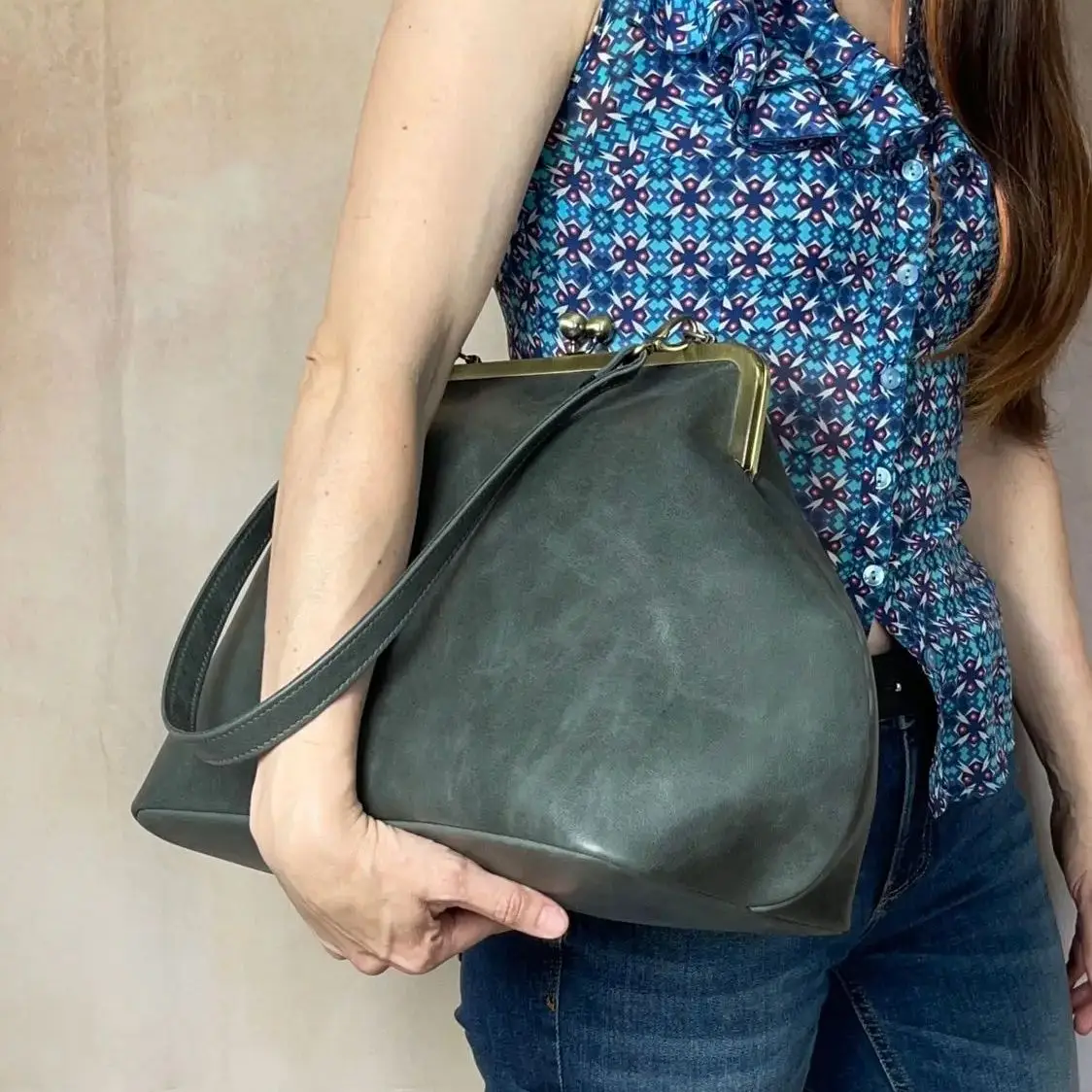 LOST IN VINTAGE Artificial Leather Bag Natural Stones Balls Kiss-lock ...