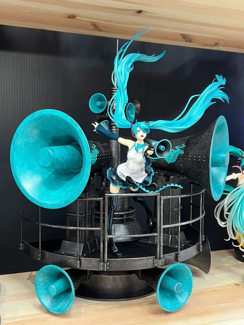 Hatsune Miku Figure Love Is War
