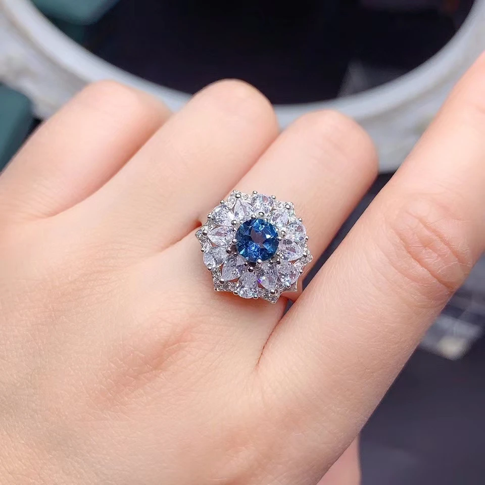 Dazzling-6mm-0-8ct-VVS-Natural-London-Blue-Topaz-Ring-Pure-925-Silver ...