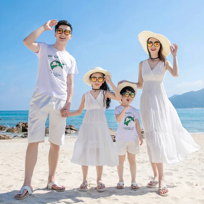 Holiday Look Family Matching Clothing Beach Daughter and Mom White ...