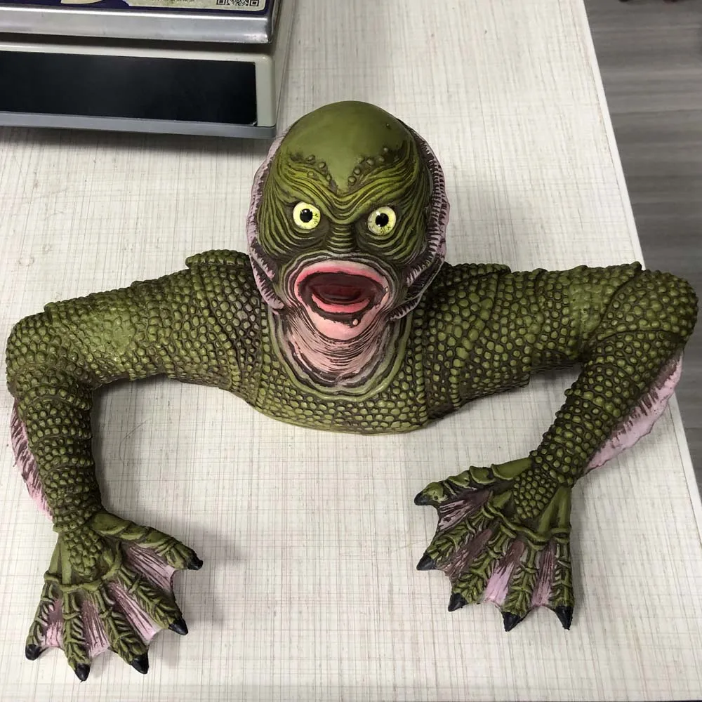 Creature-from-the-Black-Lagoon-Grave-Figure-Model-Cosplay-Lizard-Man ...