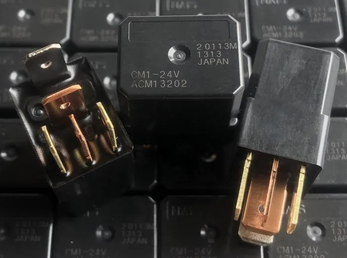 New-CM1-24V-ACM13202-CM1-12V-ACM13201-ACM13221-V6C-12V-24V-Relay-5pins.jpg