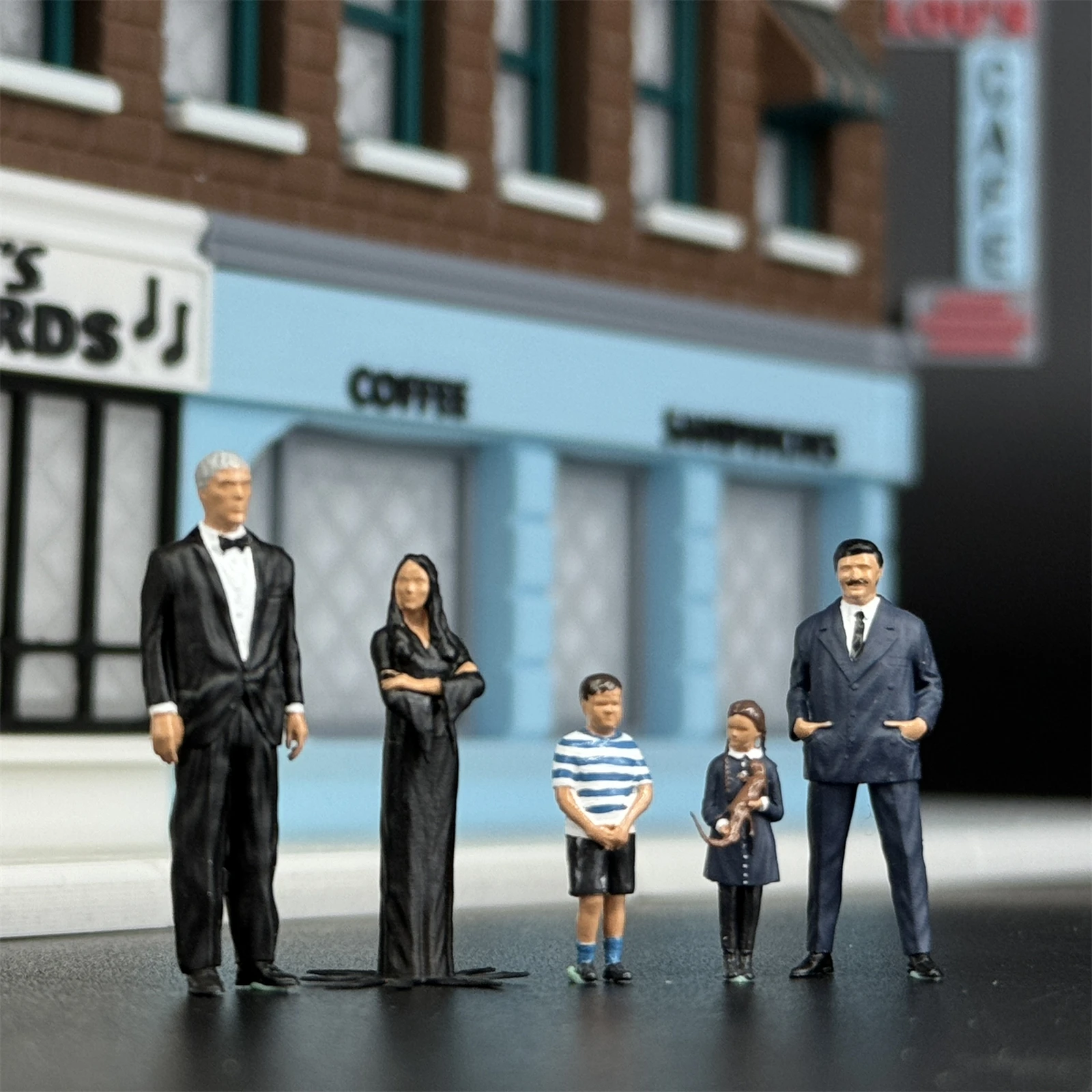 Addams-modelo-a-escala-1-64-familia-5-figuras-Dioramas-mu-eca-de-resina ...