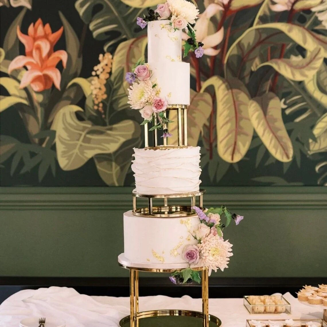 Metallic-Round-and-Square-Gold-Cake-Separator-Floating-Wedding-Cake ...