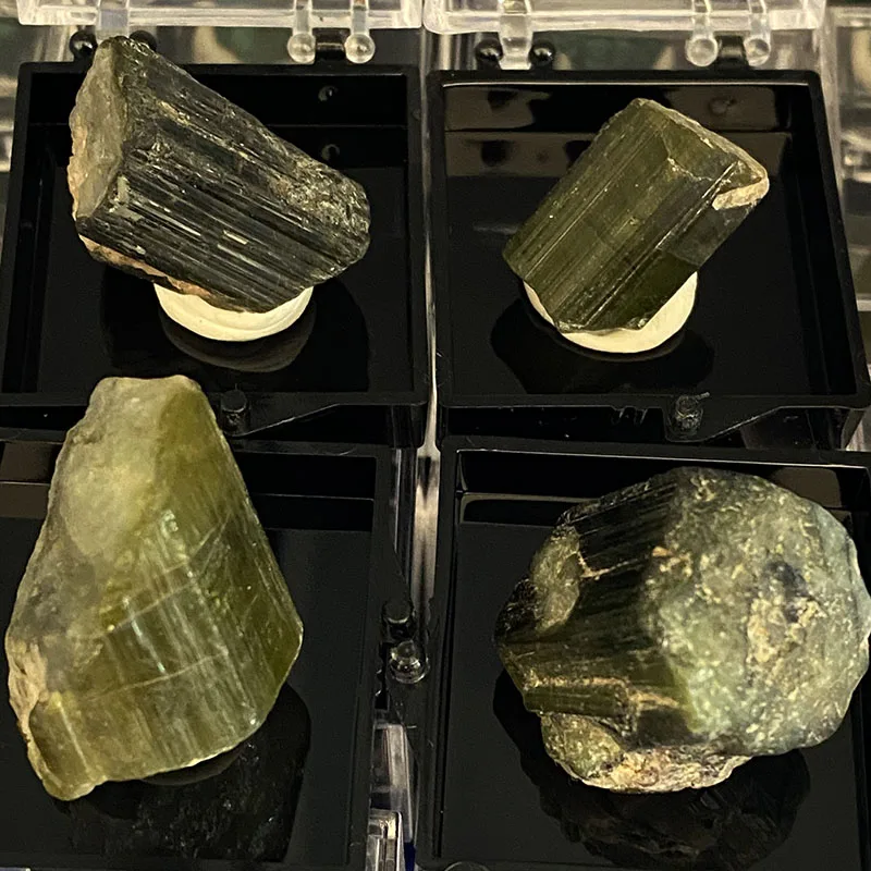100% Natural columnar green tourmalineMineral Specimens Stones and ...