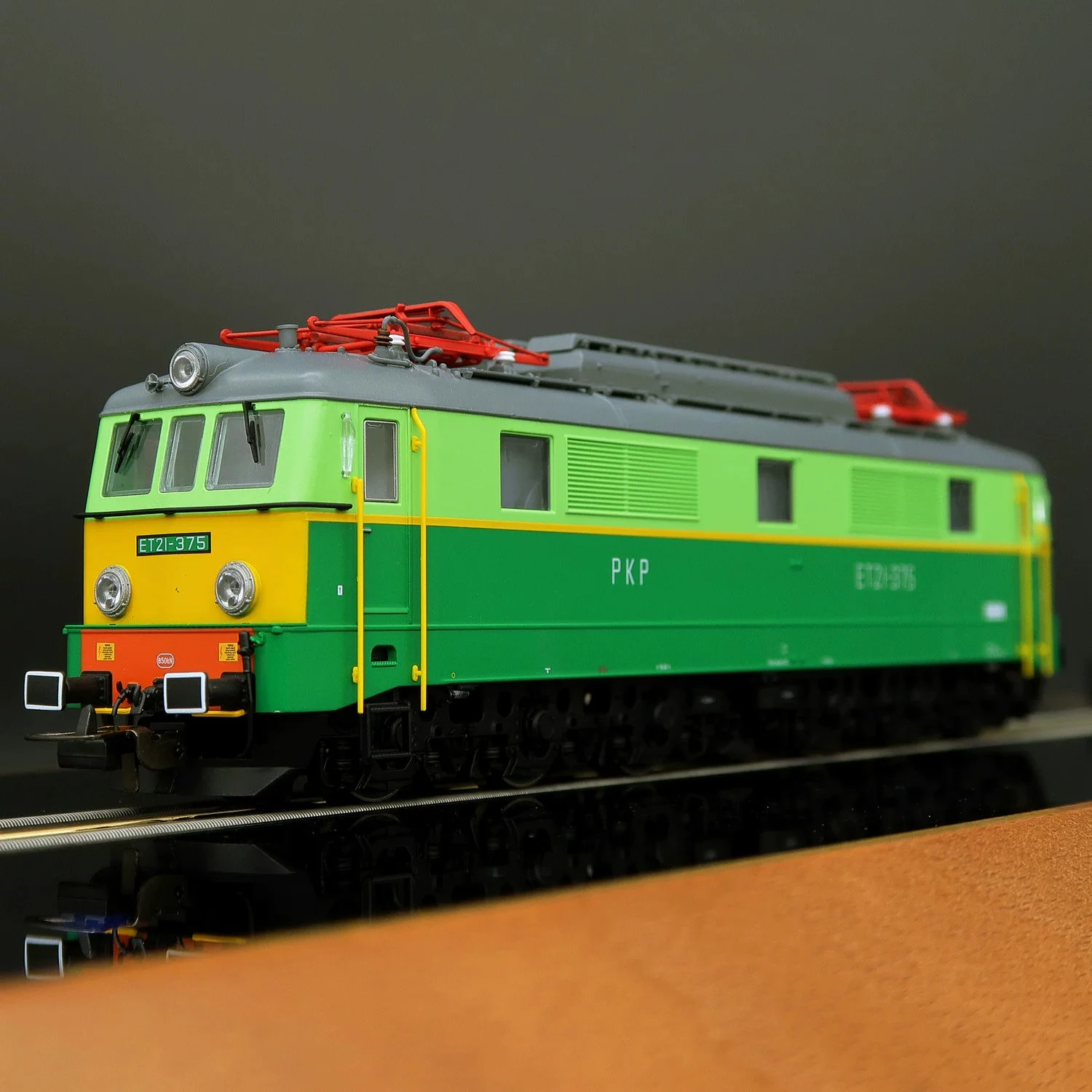 HO-1-87-Model-Train-German-PIKO-HO-Type-51611-ET21-Electric-Locomotive-Poland-Digital-Sound.jpg