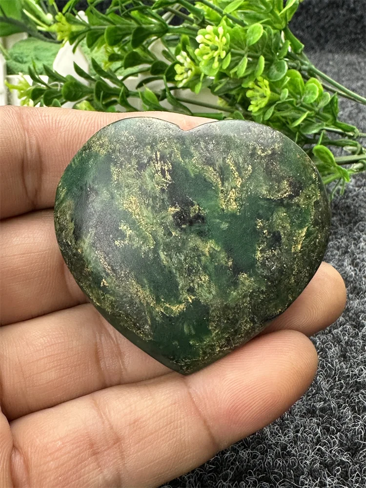 Natural Green Emerald Heart-Shaped Crystal Stone Love Carving Exquisite ...