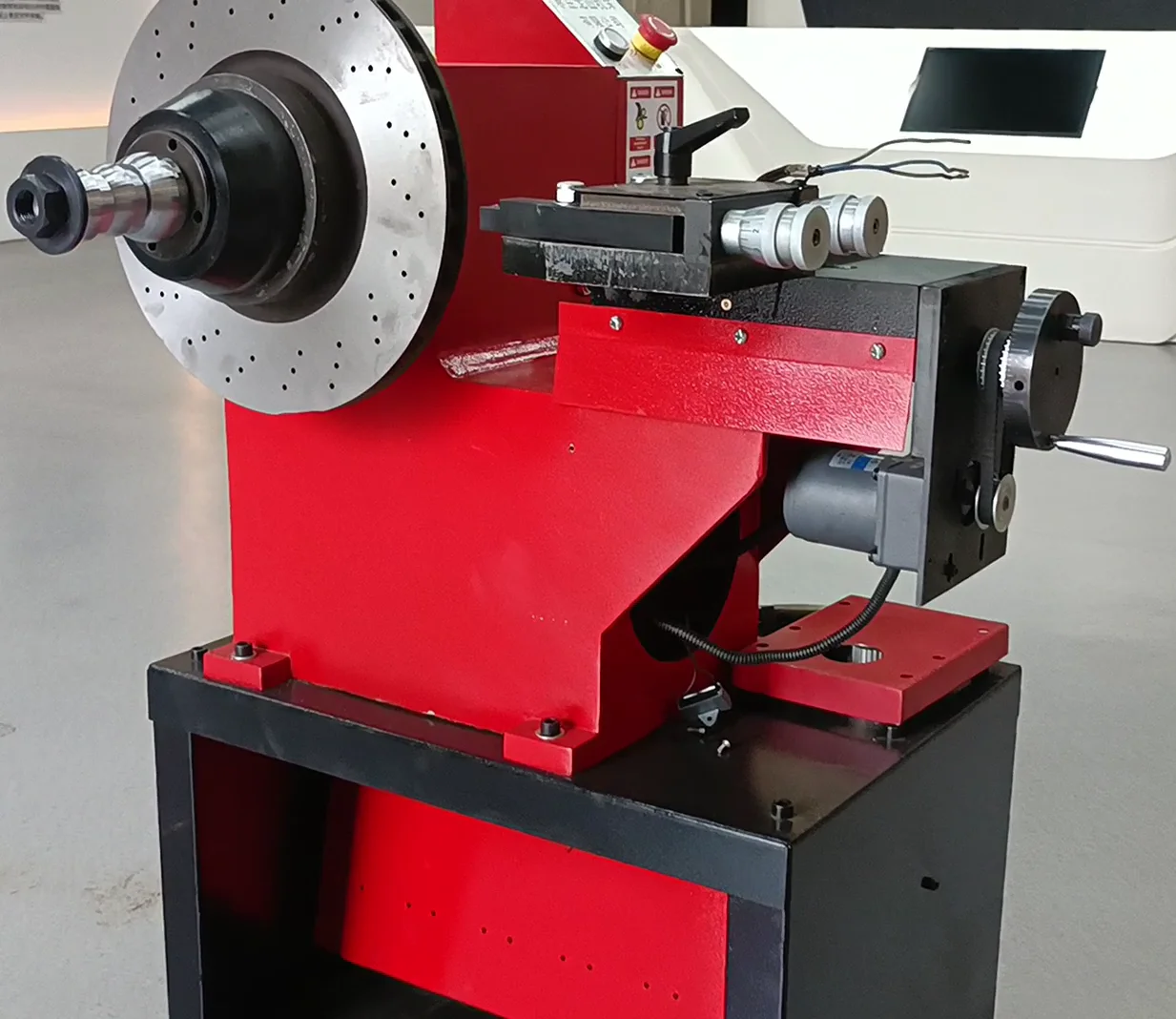 Economic-Automobile-Tyre-Brake-Drum-Disc-Grinding-Cutting-Lathe-C9335A ...